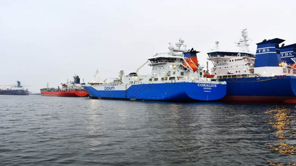 ExxonMobil Hires Singapore’s 1st LNG-Fueled Bunker Tanker – AL-SINDBAD ...