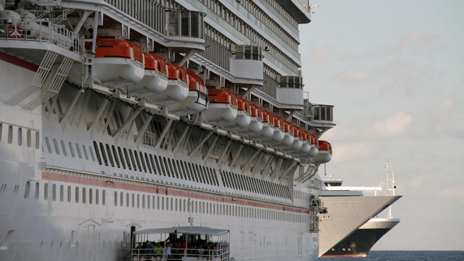 Astro Ocean Cruise’s First Ship Named in China – AL-SINDBAD Navigation