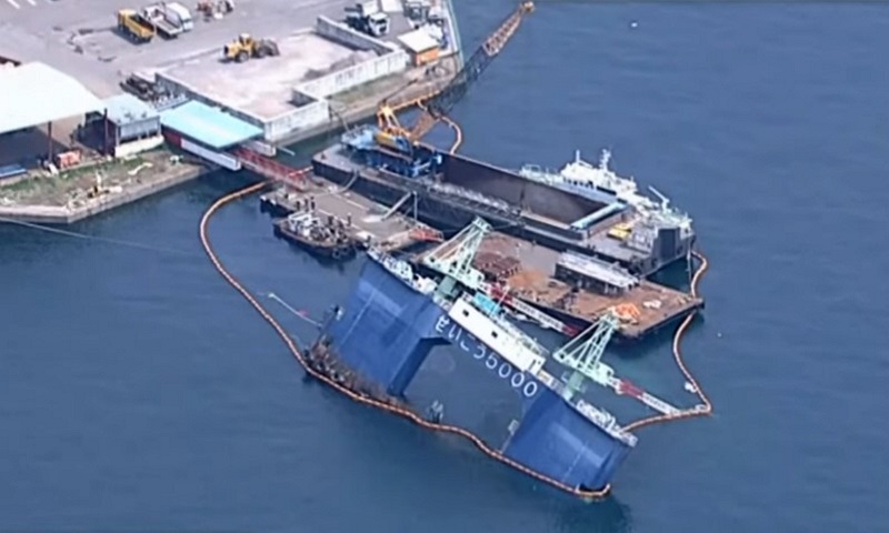 Floating dock tilts and nearly sinks in Japan – AL-SINDBAD Navigation